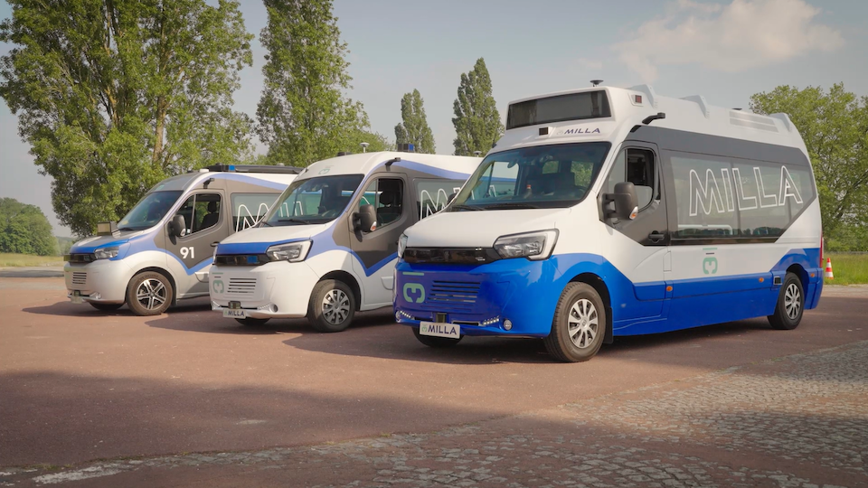 Automated and connected electric shuttles on the motorway: a French ...